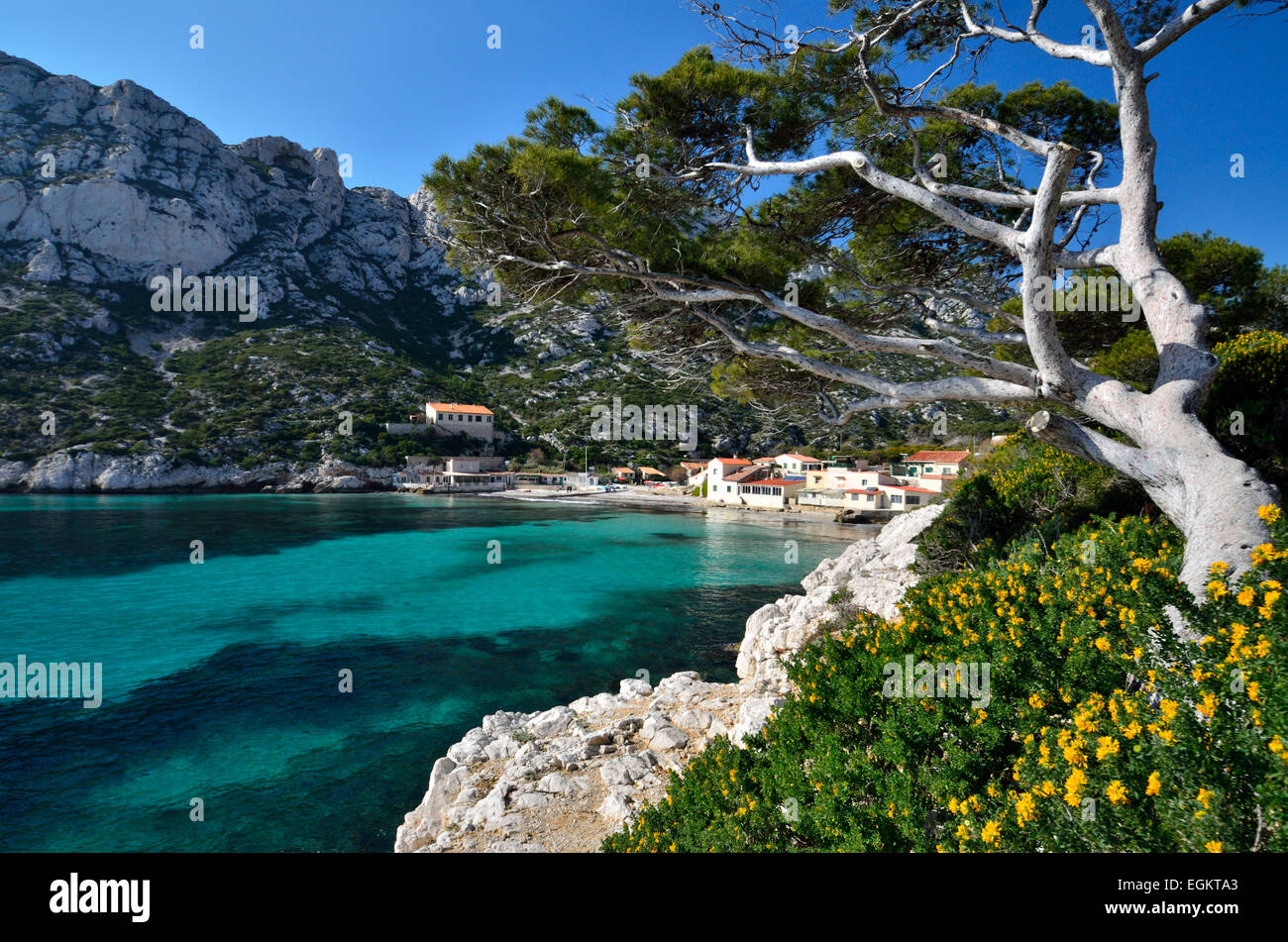 Spectacular calanque near Morgiou Magnifique calanque près de celle de ...