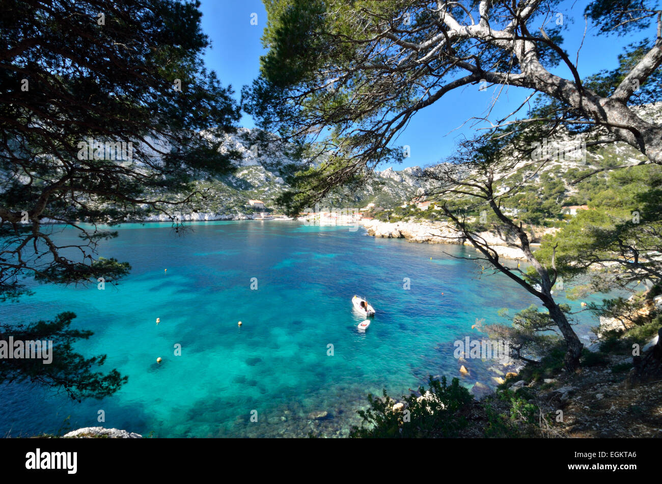 Spectacular calanque near Morgiou Magnifique calanque près de celle de ...