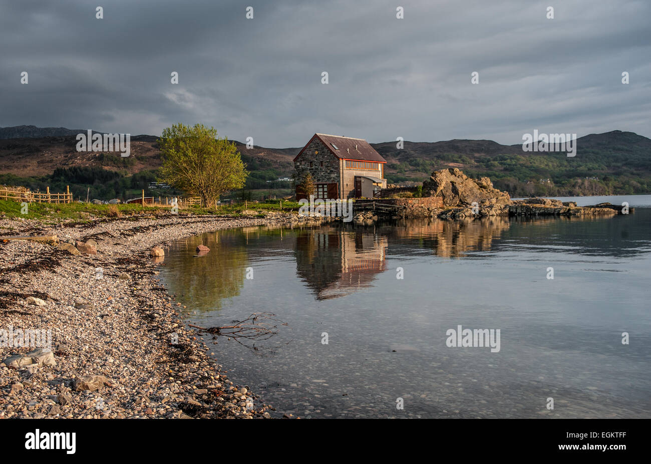 Evening light at Ardarroch along the shoreline of Loch Torridon Stock ...