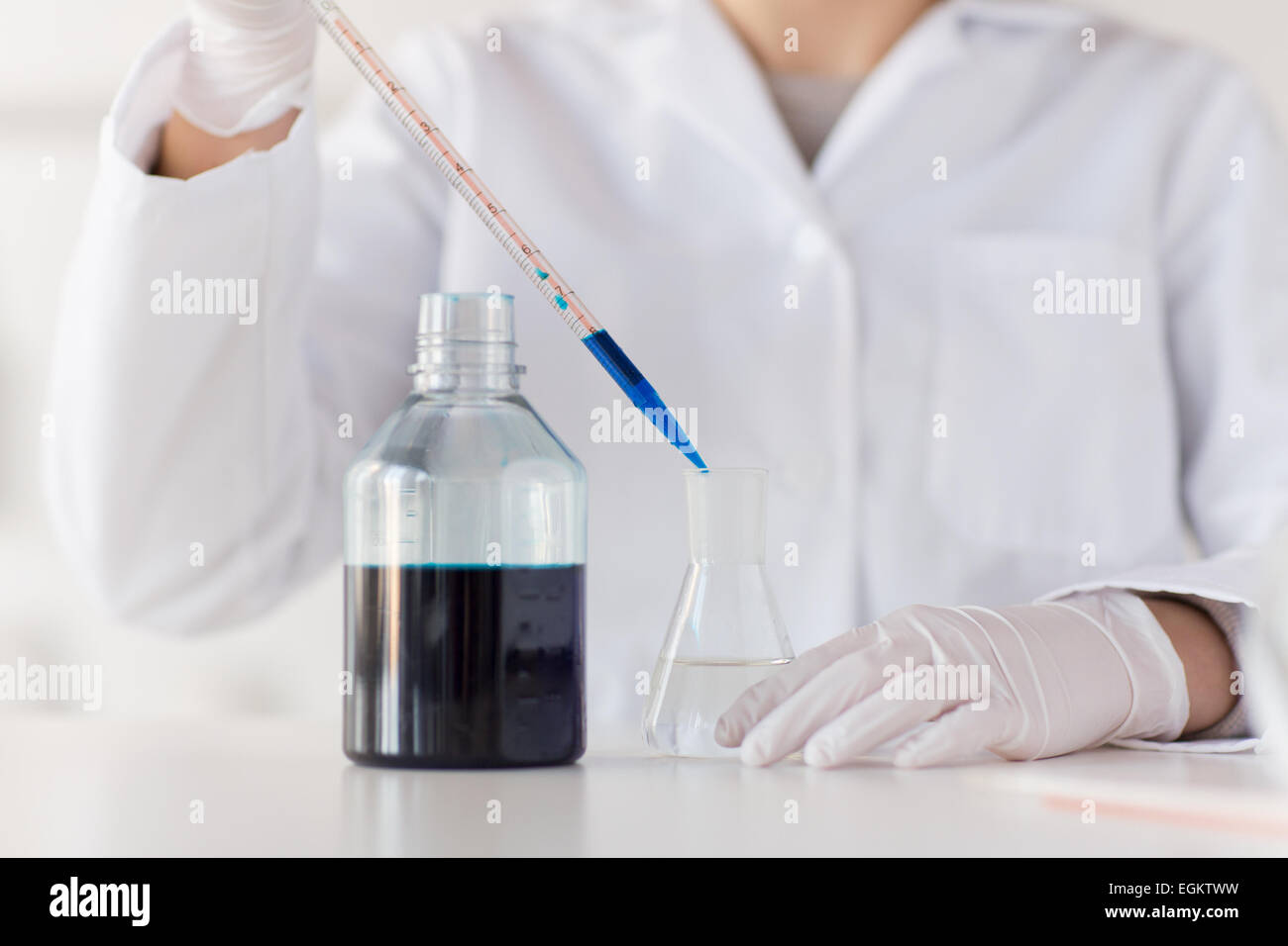 Close up chemist filling test hi-res stock photography and images - Alamy