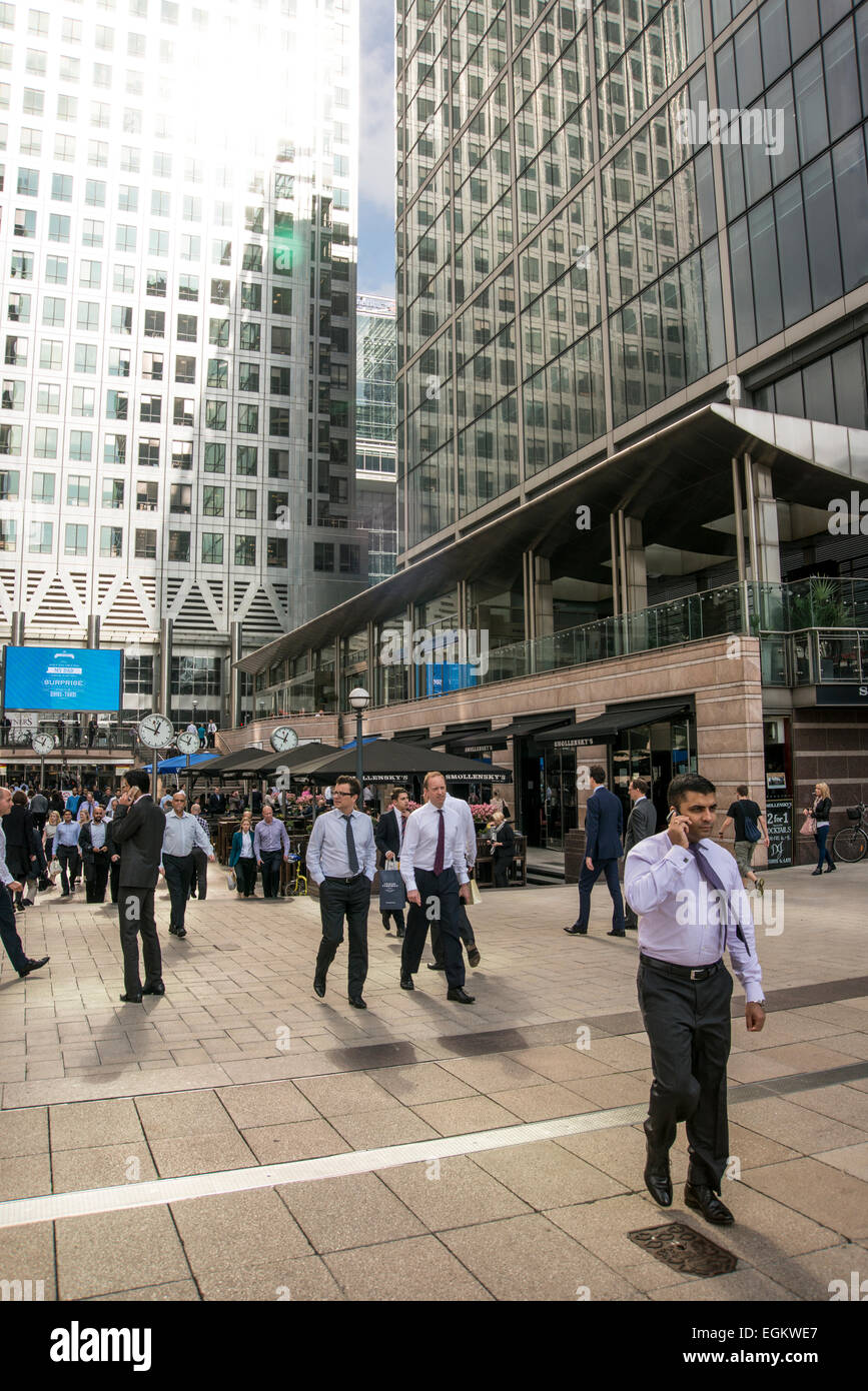 Reuters building in canary wharf hi-res stock photography and images ...