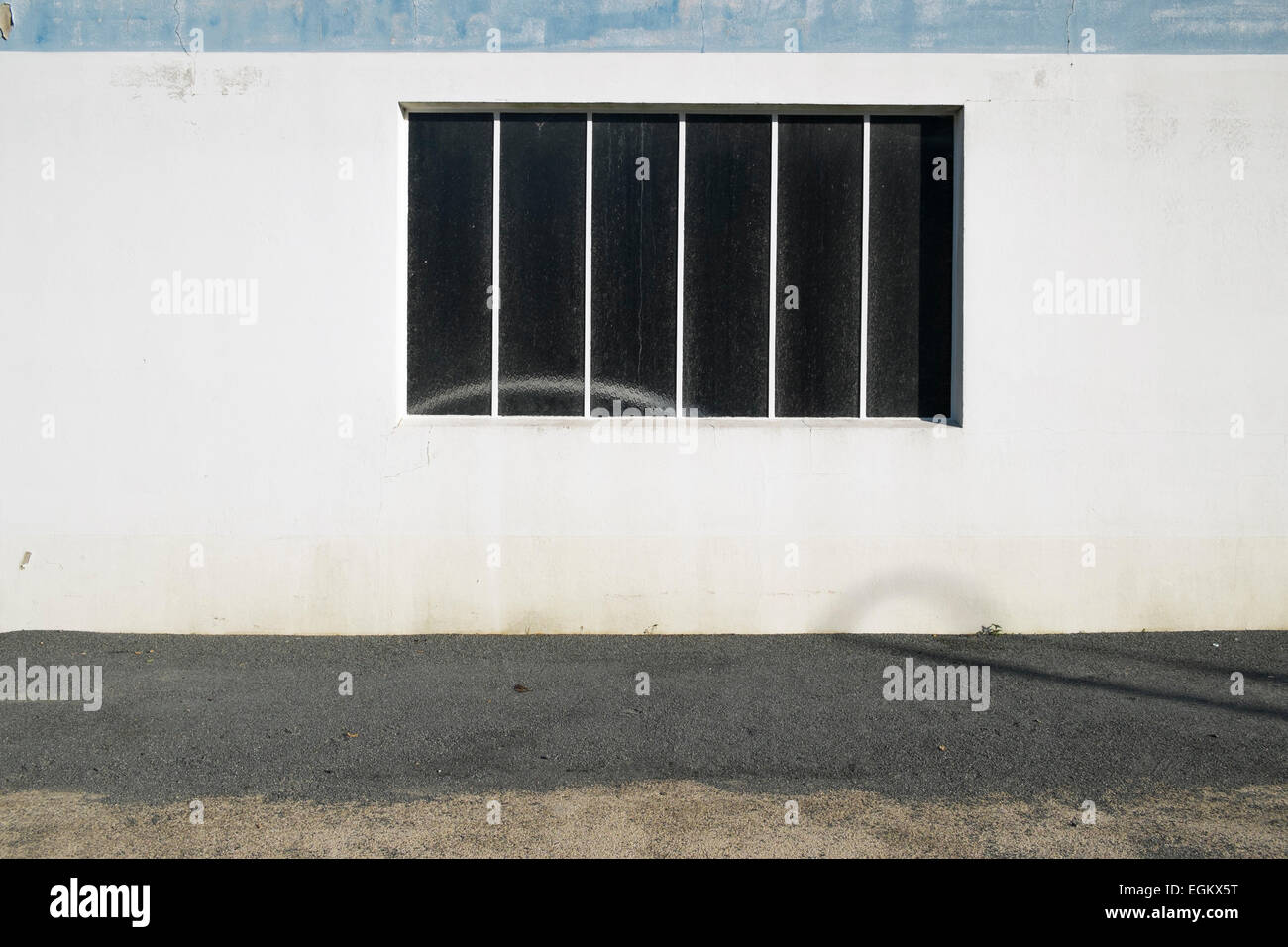 Garage window hi-res stock photography and images - Alamy