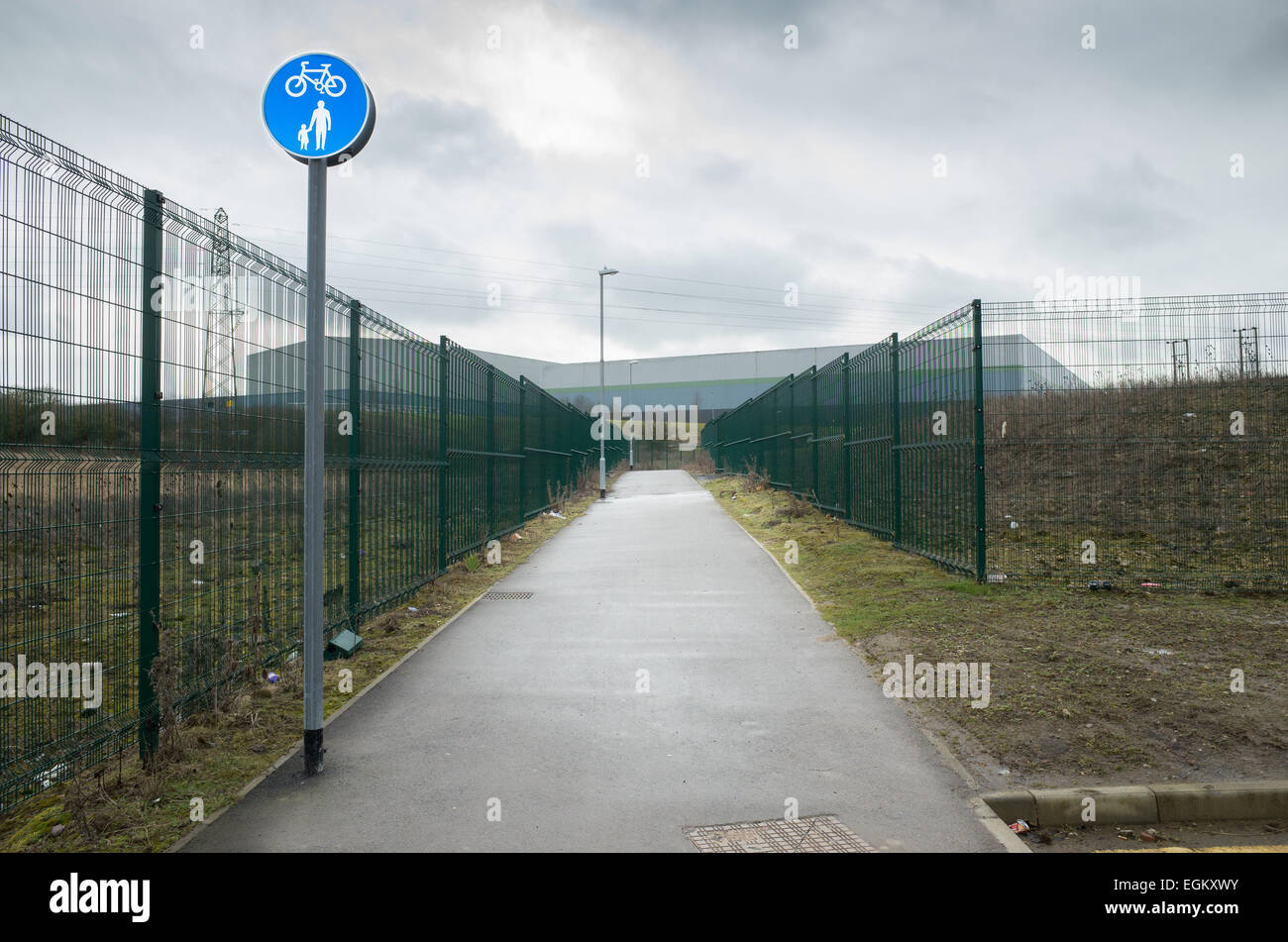Enclosed pathway hi-res stock photography and images - Alamy