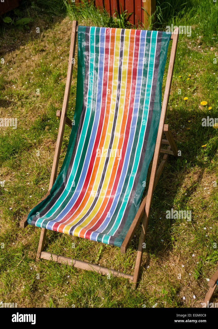 Empty deckchair hi-res stock photography and images - Alamy
