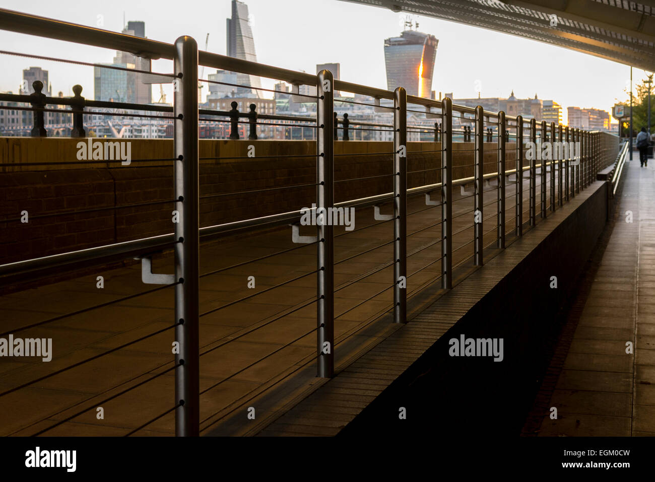 Pathway under bridge hi-res stock photography and images - Alamy
