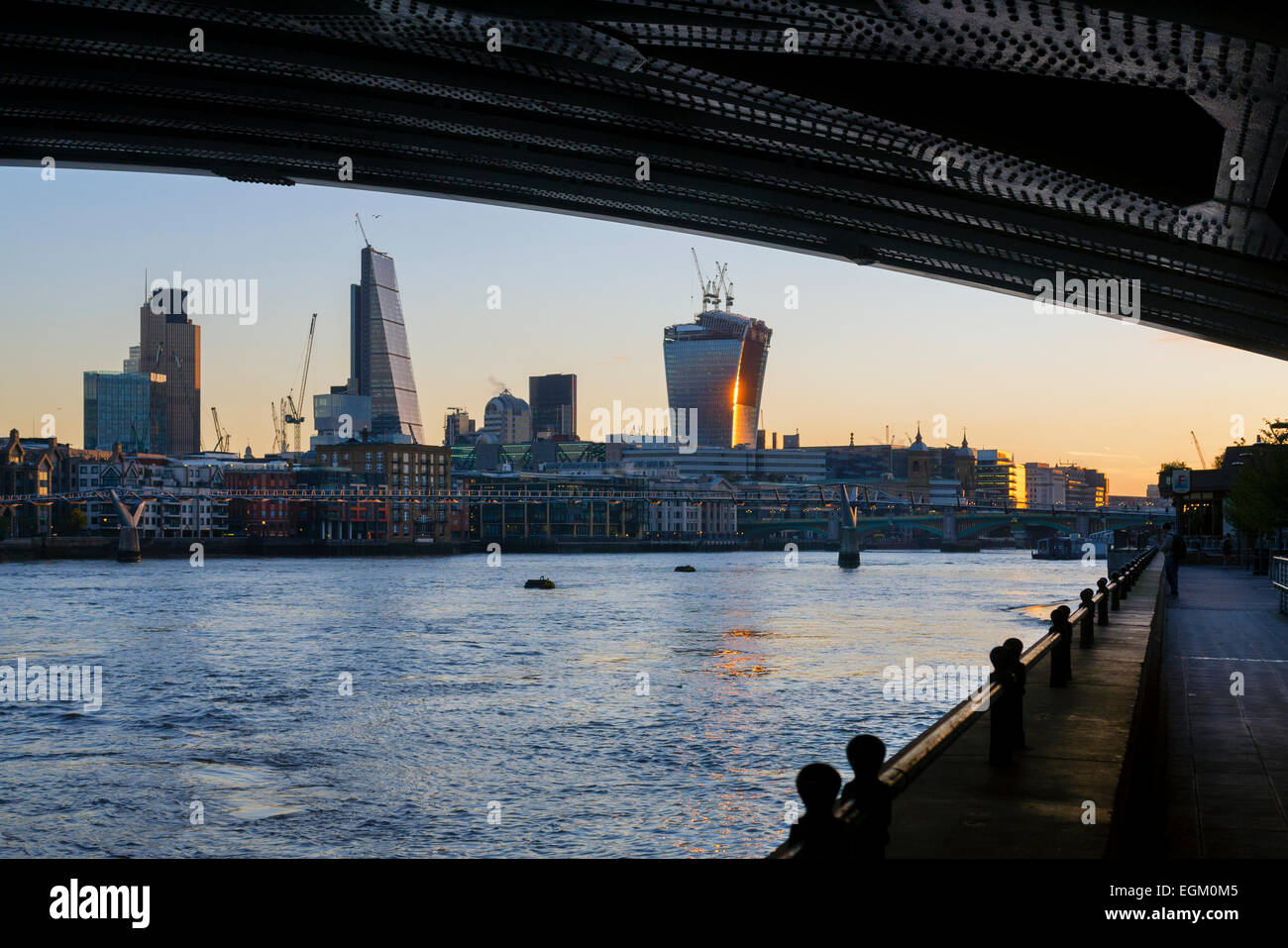London city skyline over thames hi-res stock photography and images - Alamy