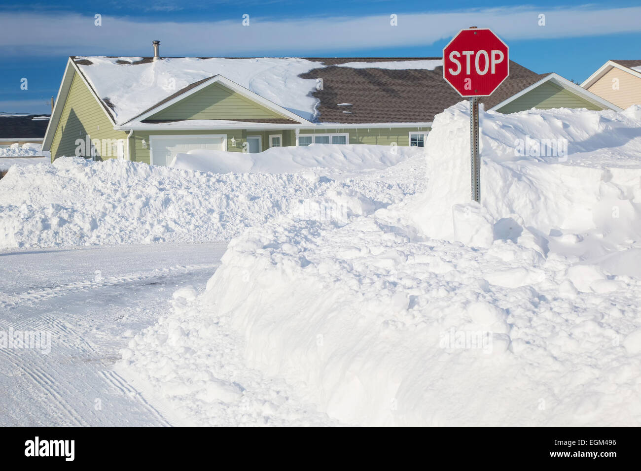 Heavy snowfall in a suburban neighborhood Stock Photo - Alamy