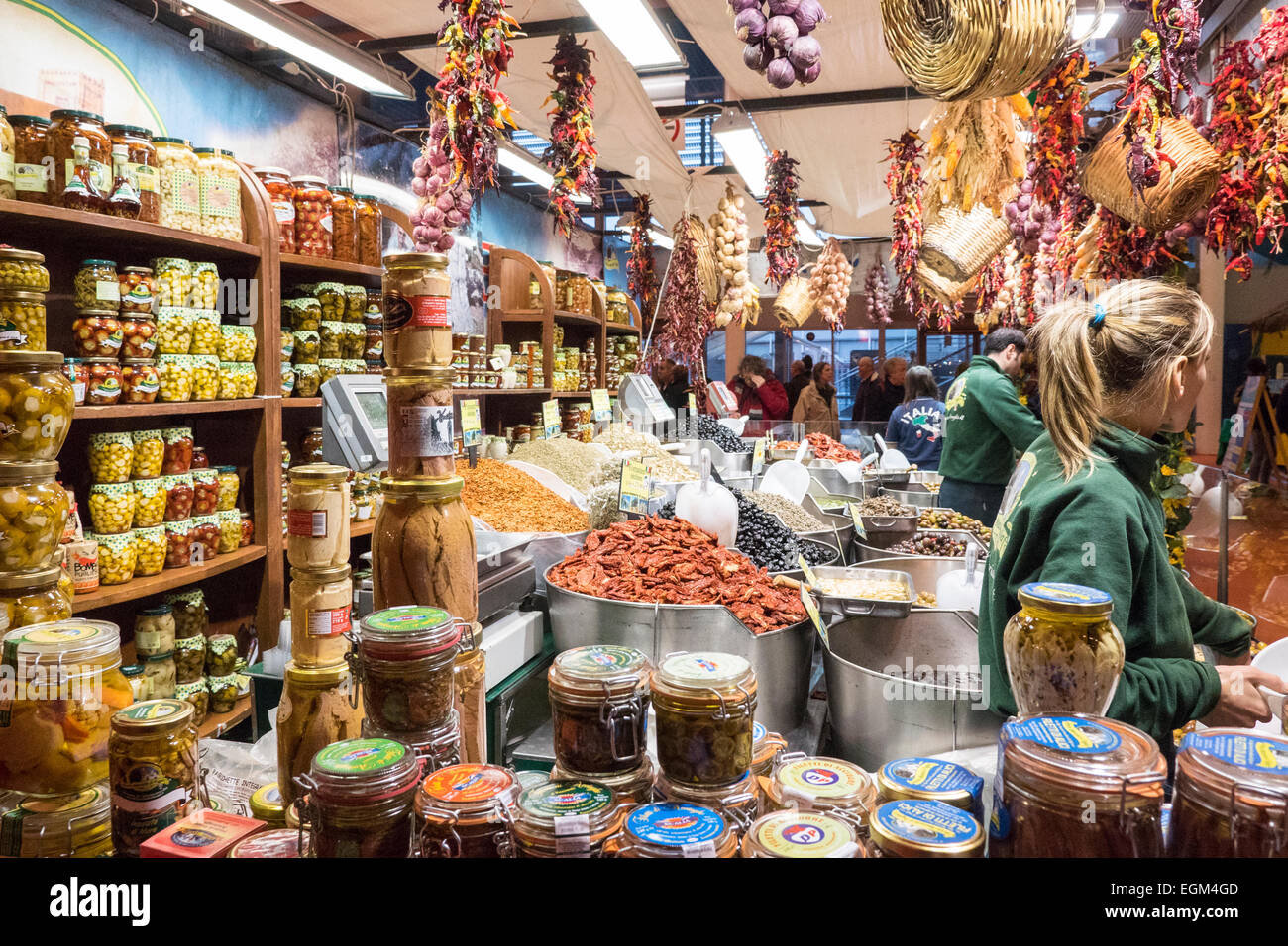 Italian deli in paris hi-res stock photography and images - Alamy