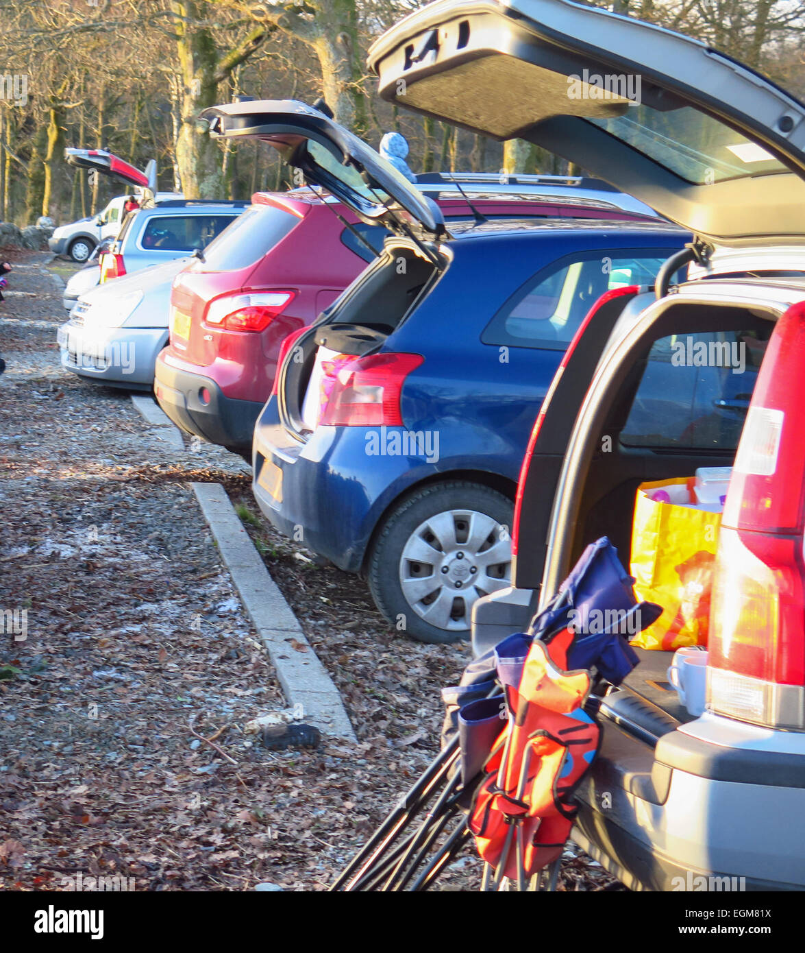 Cars parked with tailgates open in countryside Stock Photo - Alamy