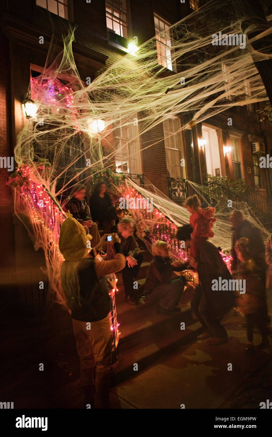 Adults on stoop evening hi-res stock photography and images - Alamy