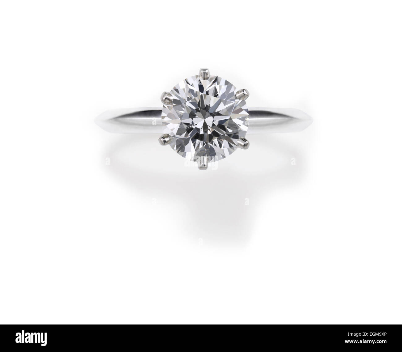 Round Cut Diamond Engagement Ring Stock Photo - Alamy