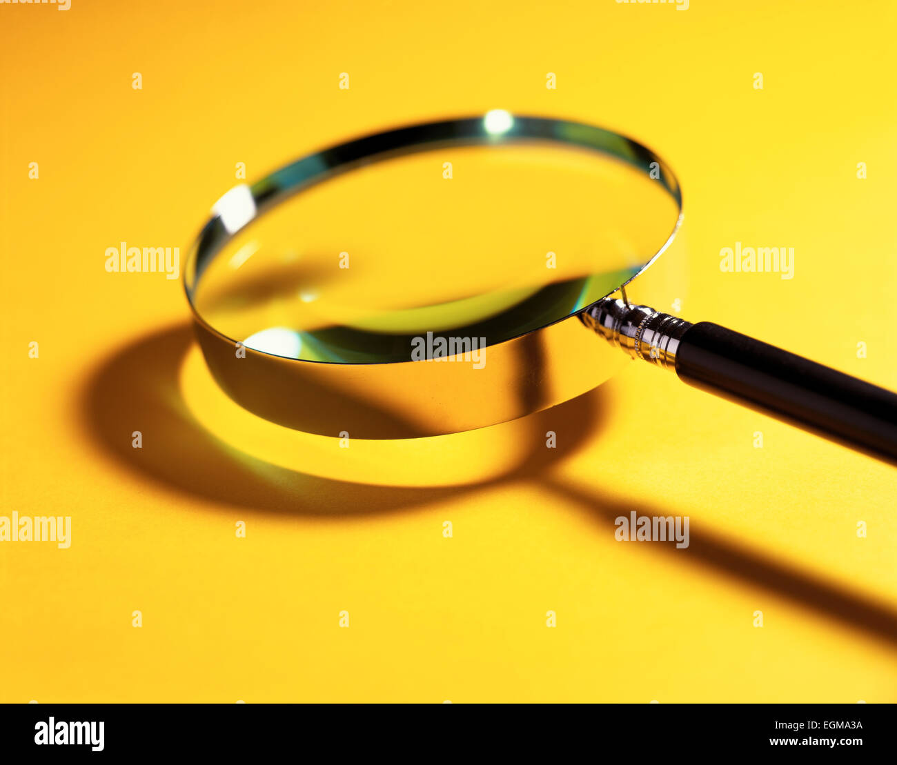 Detective magnifying glass hi-res stock photography and images - Alamy