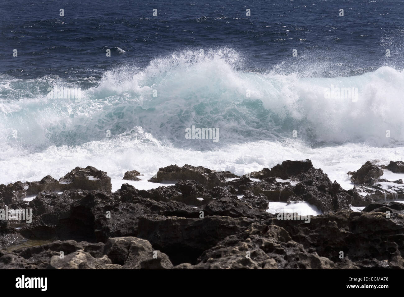 Sea waves malta hi-res stock photography and images - Alamy