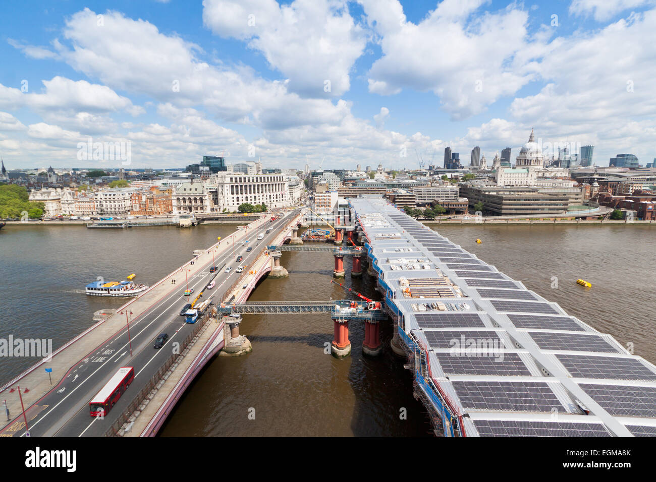 Construction of the Blackfriars Bridge railway station that spans the ...
