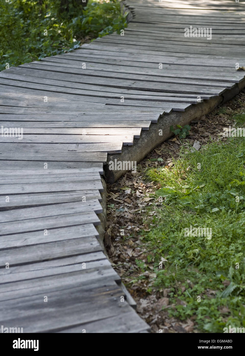 Curved wooden path hi-res stock photography and images - Alamy