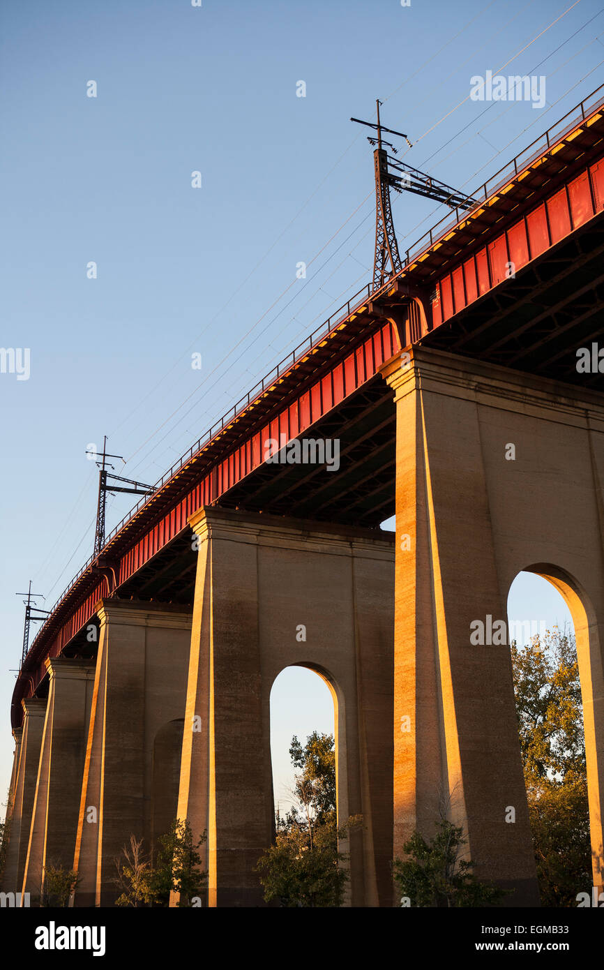 Hell gate bridge hi-res stock photography and images - Alamy
