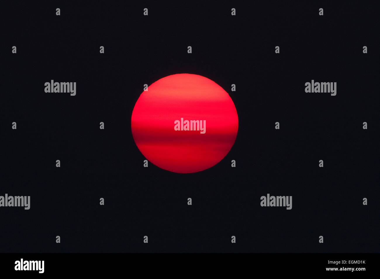 Red sun hi-res stock photography and images - Alamy