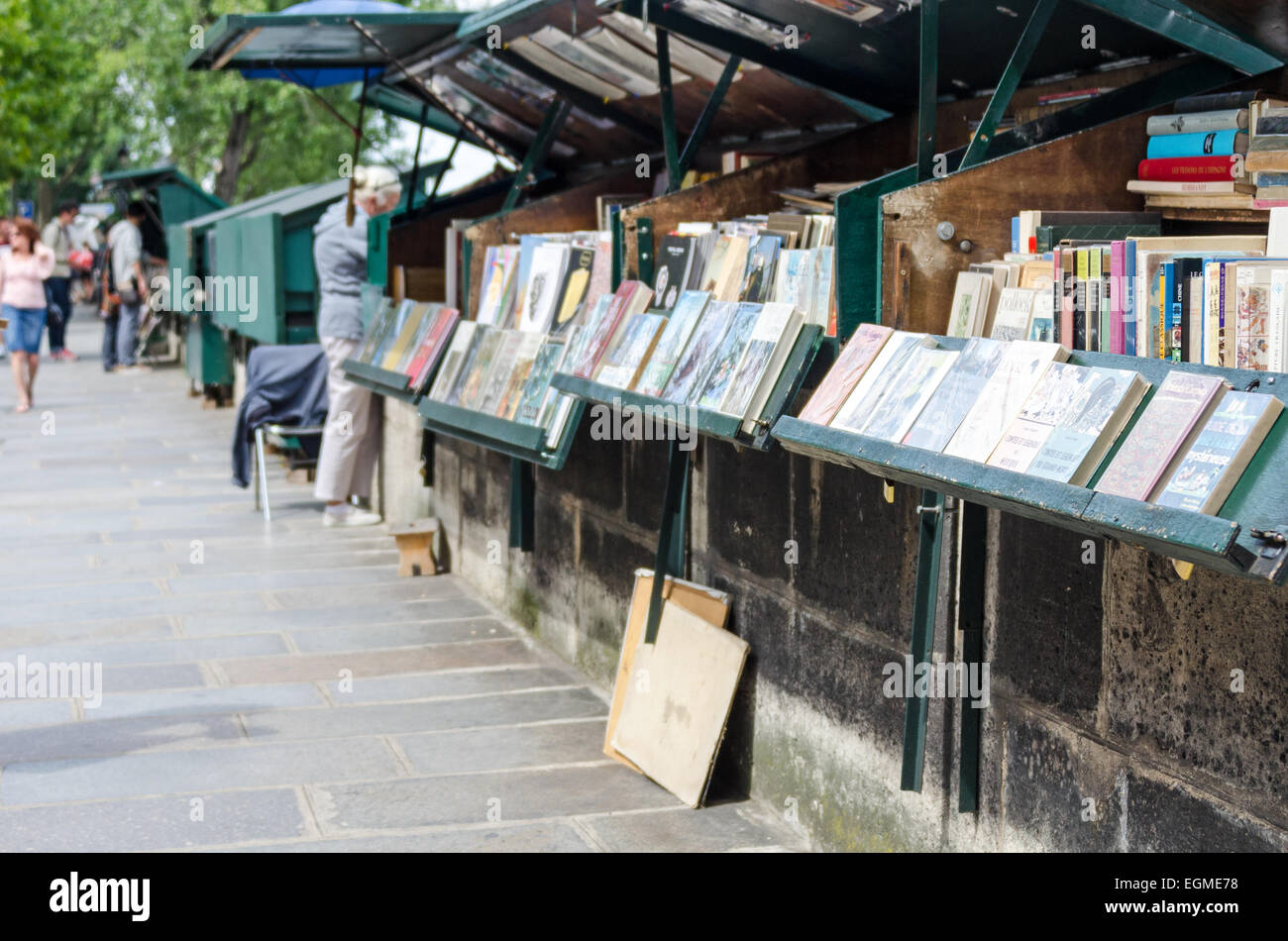 Bouquinistes hi-res stock photography and images - Alamy
