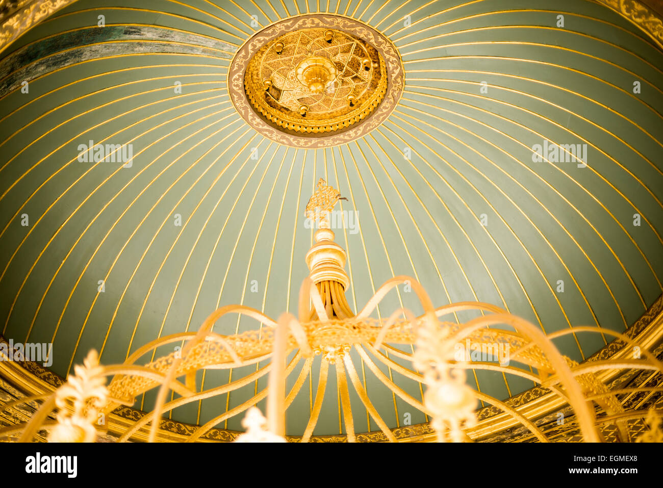 Ablutions fountain in courtyard mosque hi-res stock photography and ...