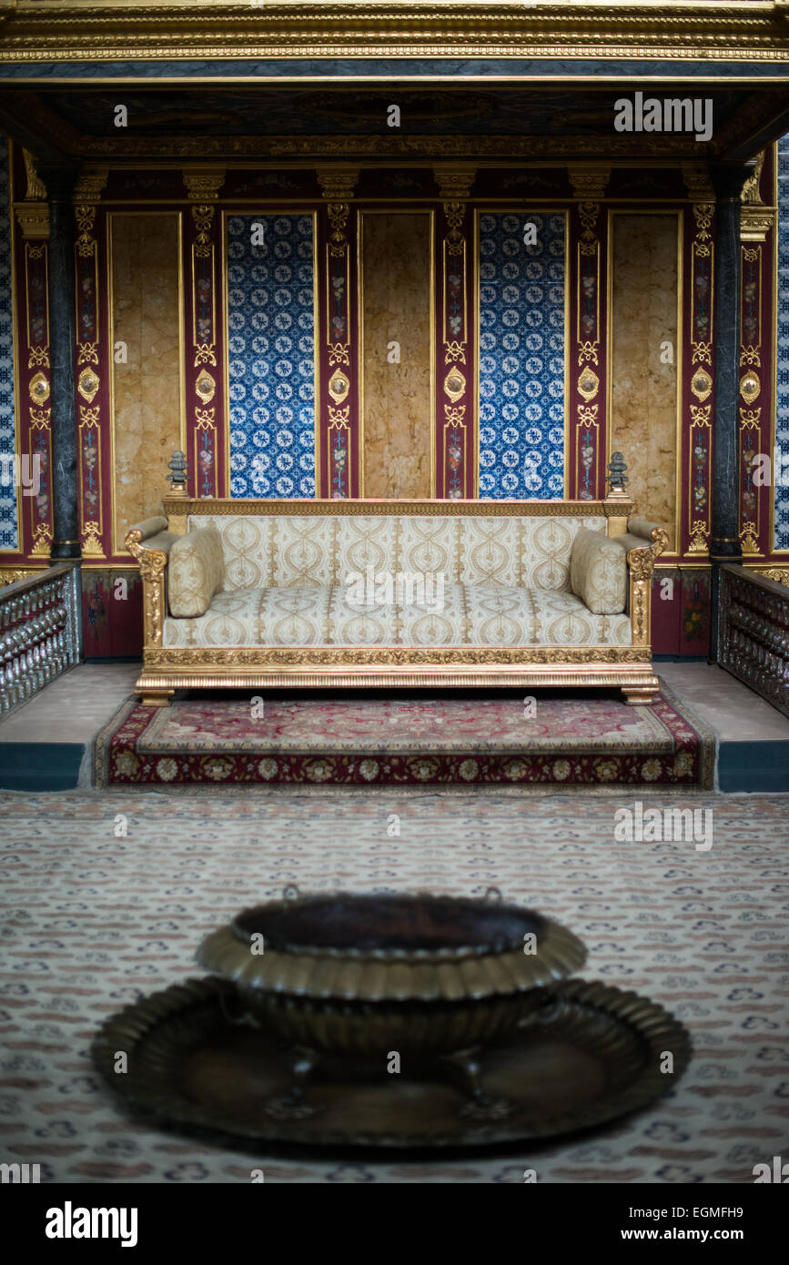 Throne room topkapi palace hi-res stock photography and images - Alamy