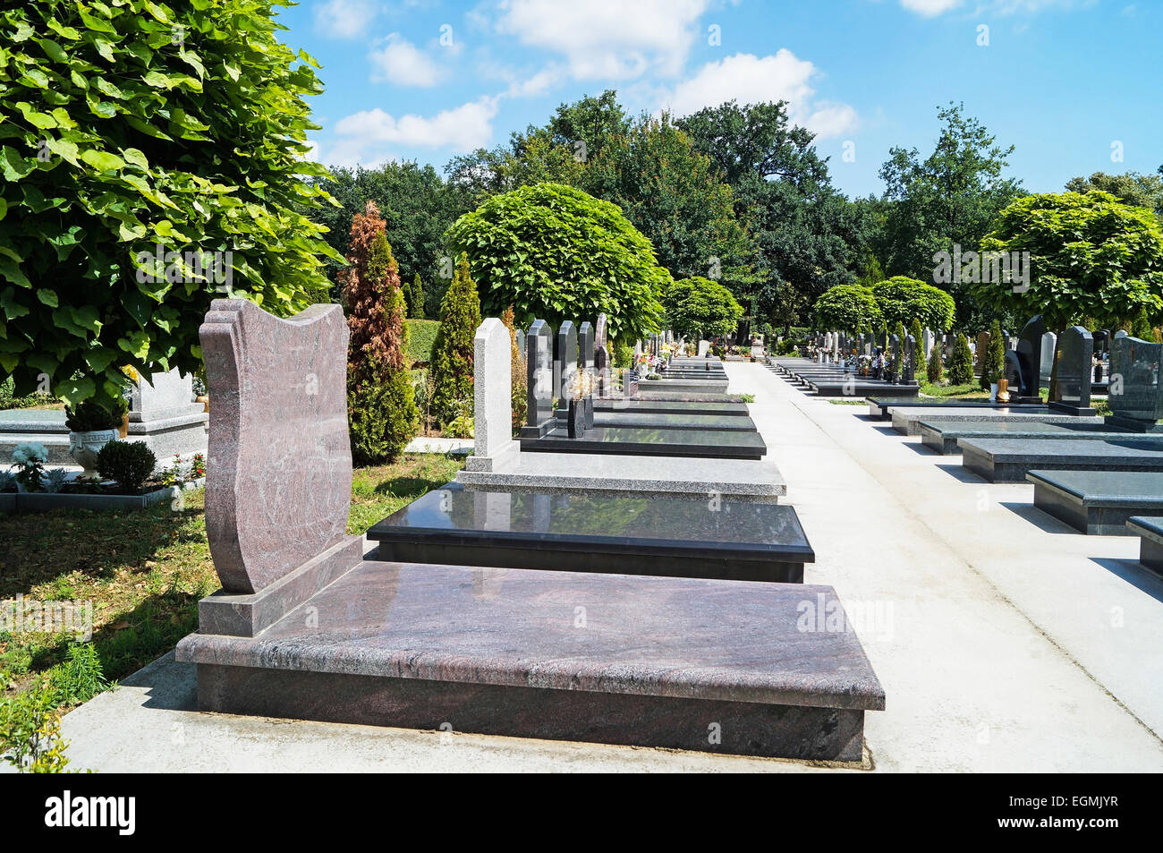 Tombstones in the cemetery Stock Photo - Alamy