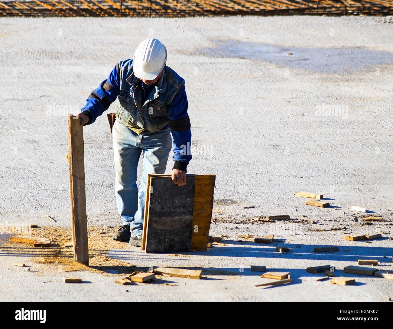 Man working in construction site hi-res stock photography and images ...