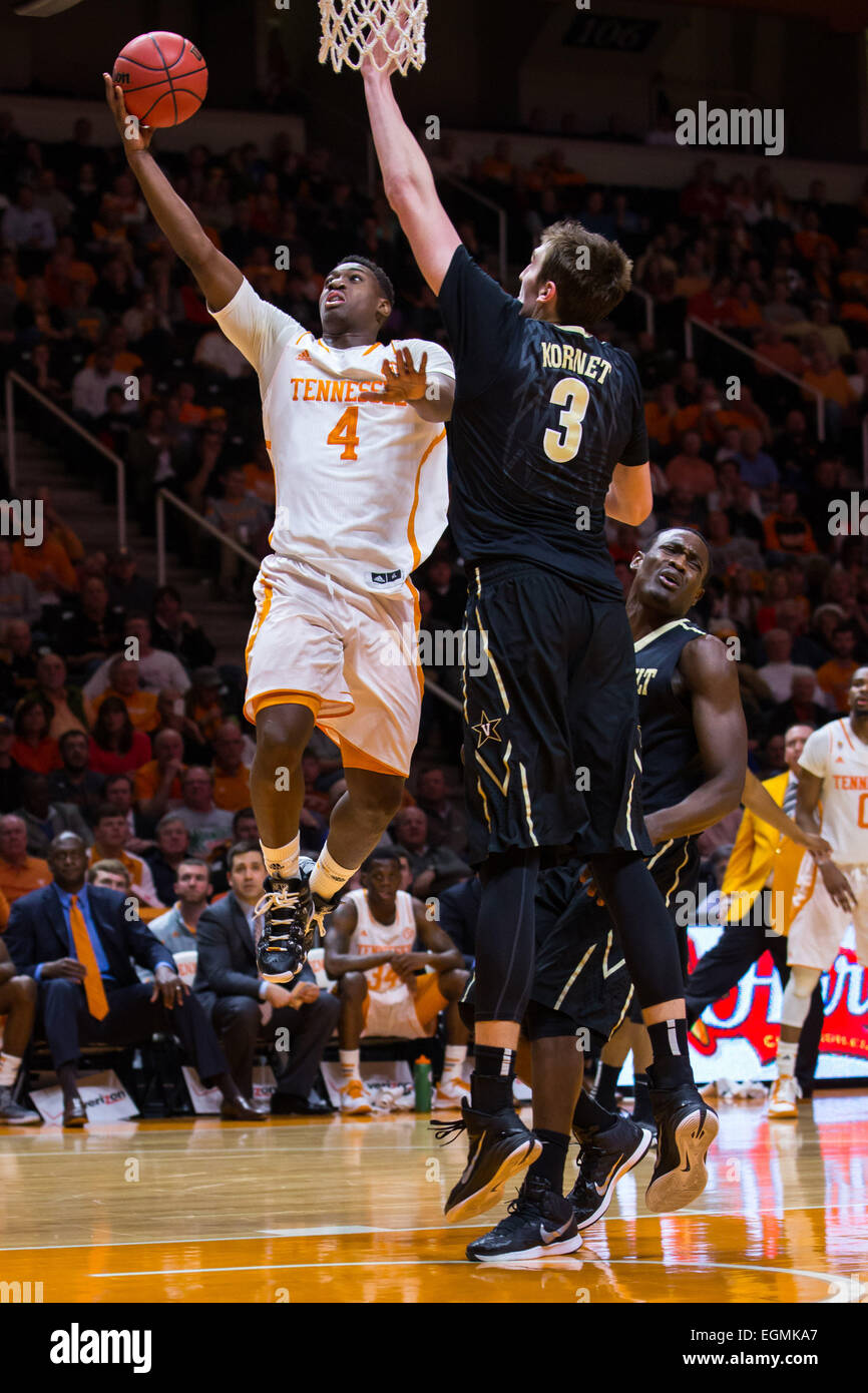 February 26, 2015: Armani Moore #4 of the Tennessee Volunteers shoots ...