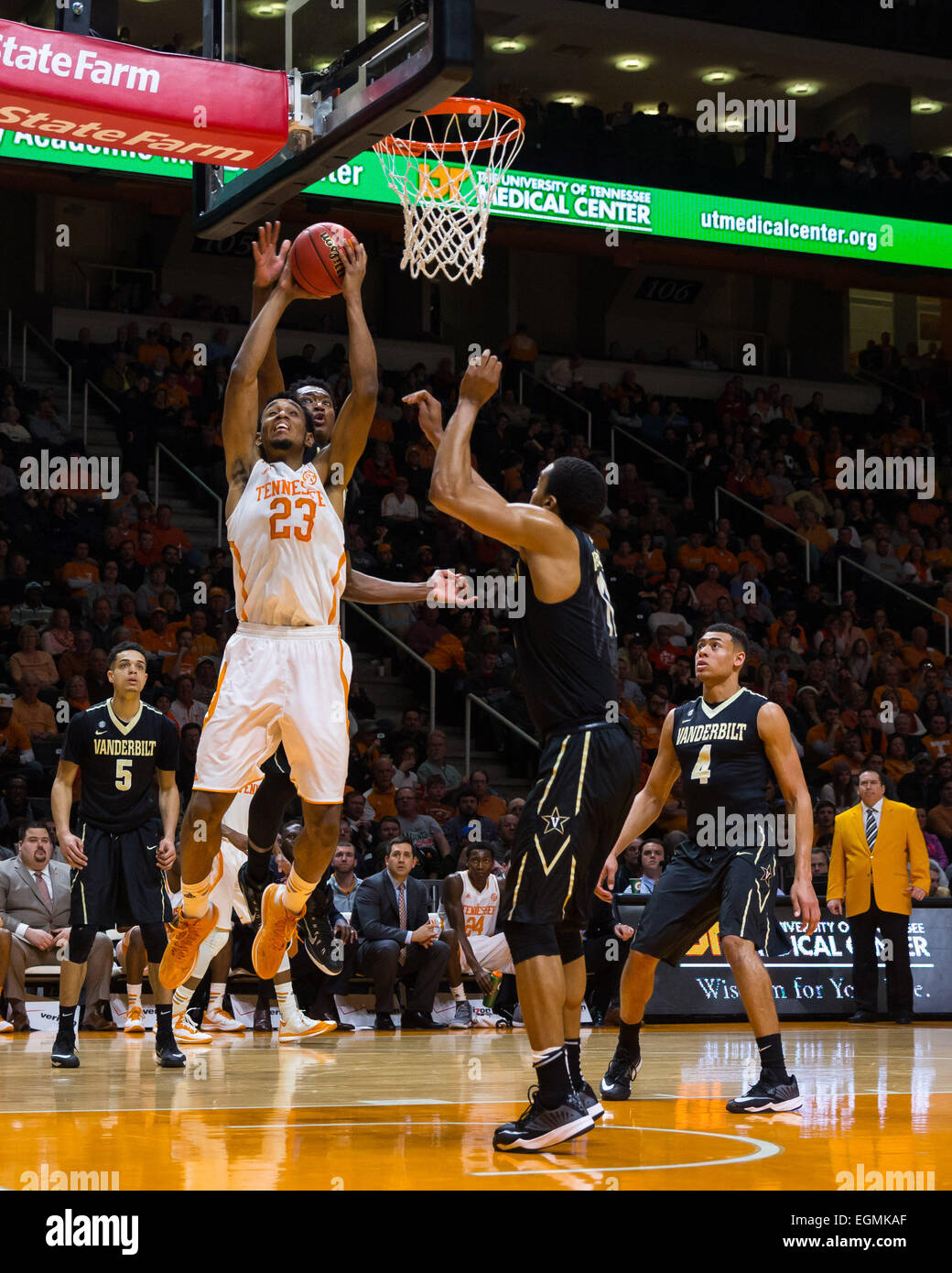 February 26, 2015: Derek Reese #23 of the Tennessee Volunteers shoots ...