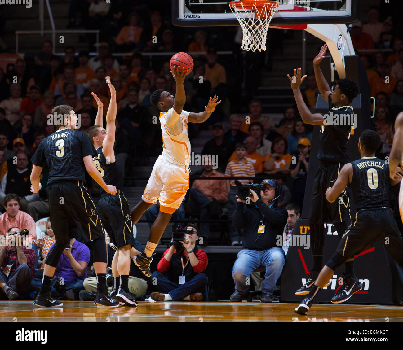 February 26, 2015: Armani Moore #4 of the Tennessee Volunteers shoots ...