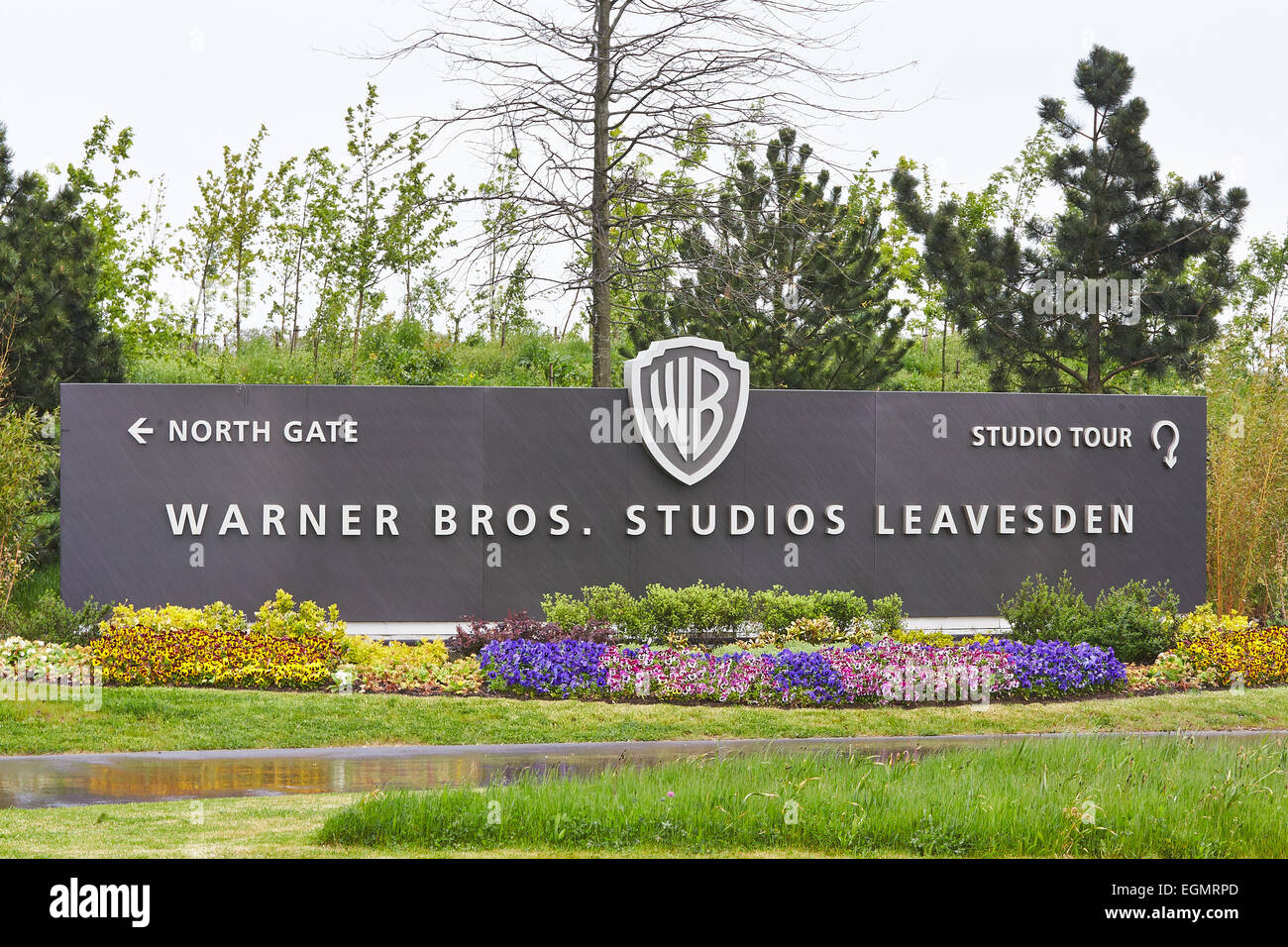Warner Brothers sign at Leavesden Studios Stock Photo - Alamy