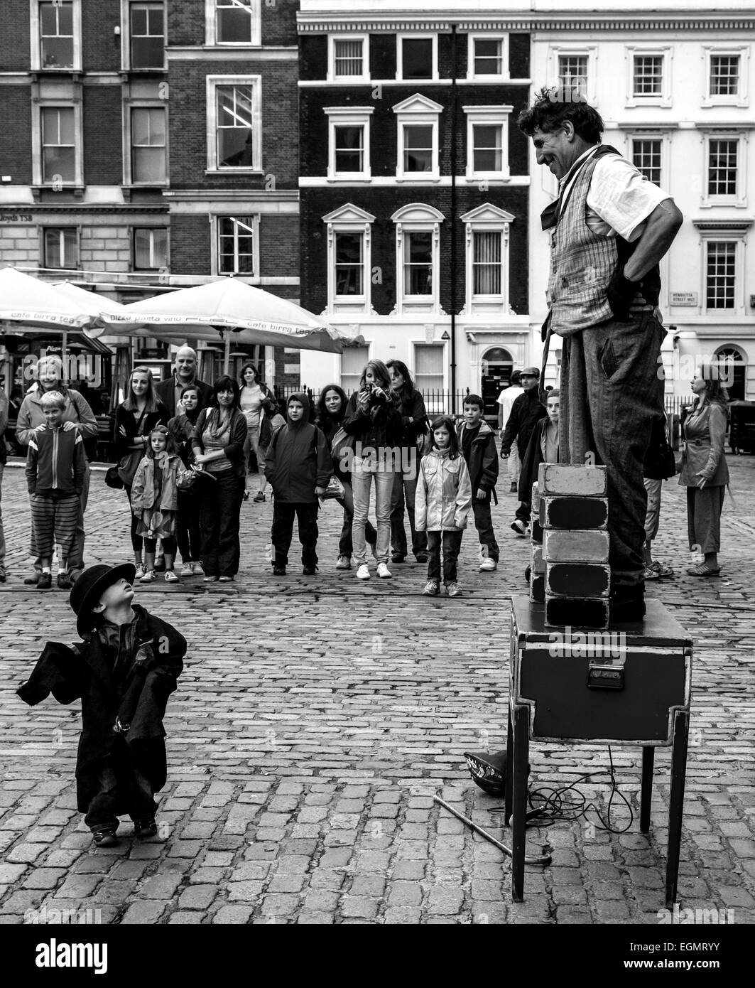 A Street Entertainer Performs In Covent Garden, London, England Stock ...