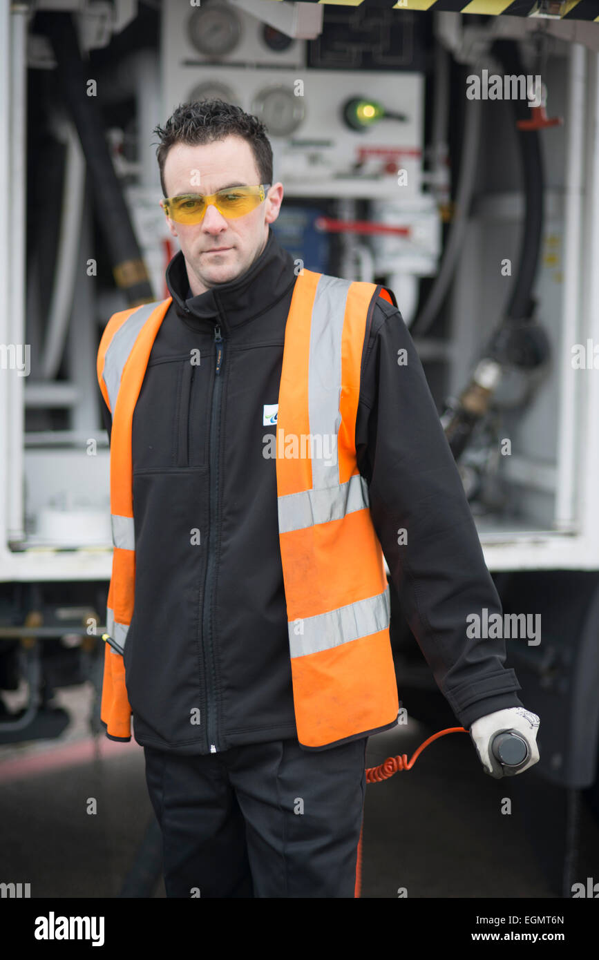 Airport staff hi-res stock photography and images - Alamy