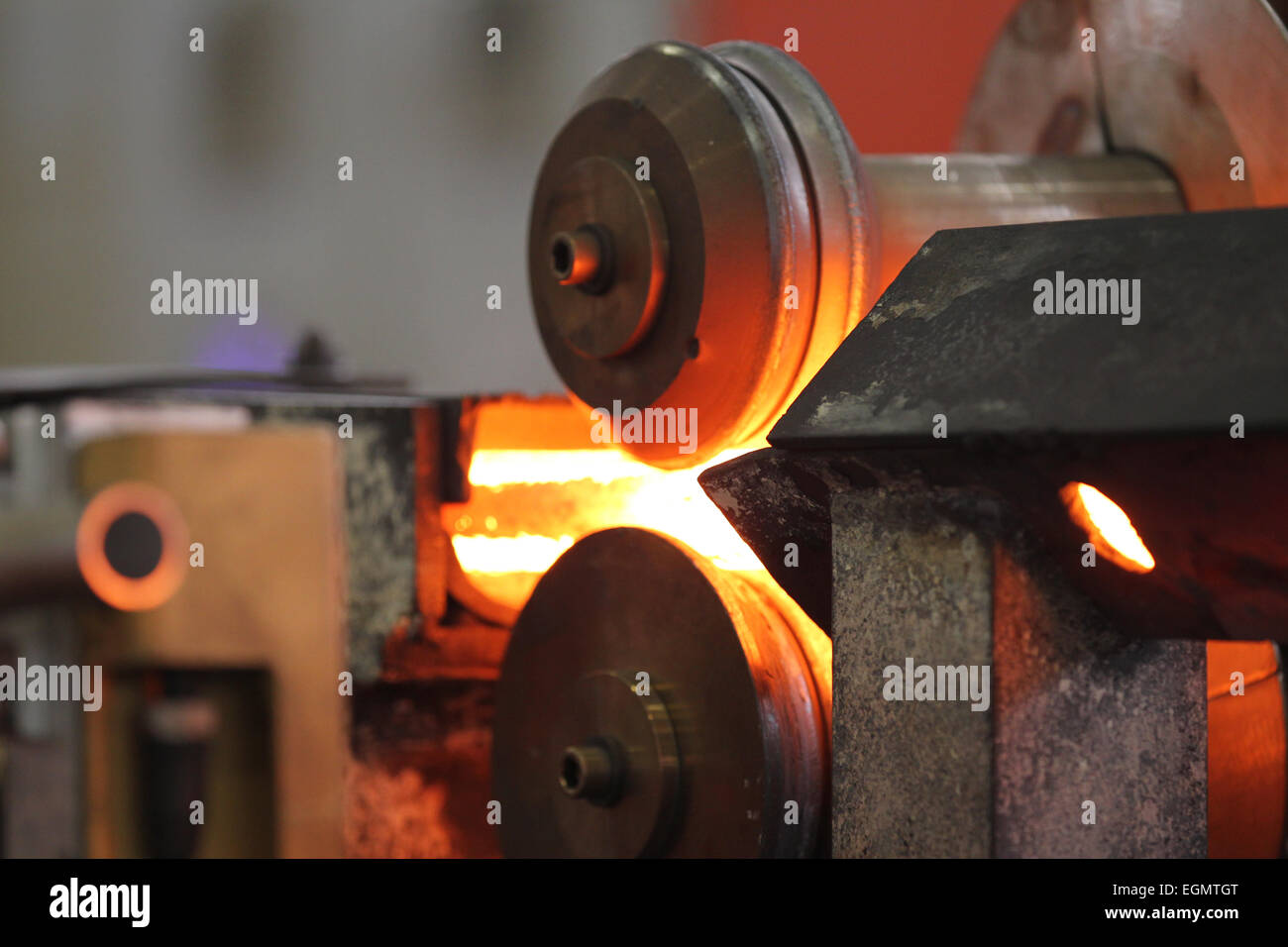 moving the heated metal rod through the rollers in rolling mill Stock ...