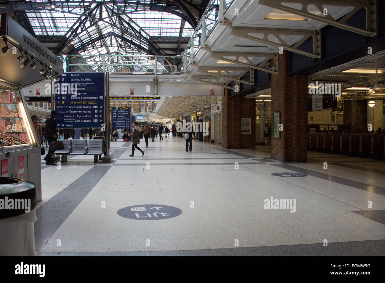 Concourse at London Liverpool Street Railway Station, London UK Stock ...