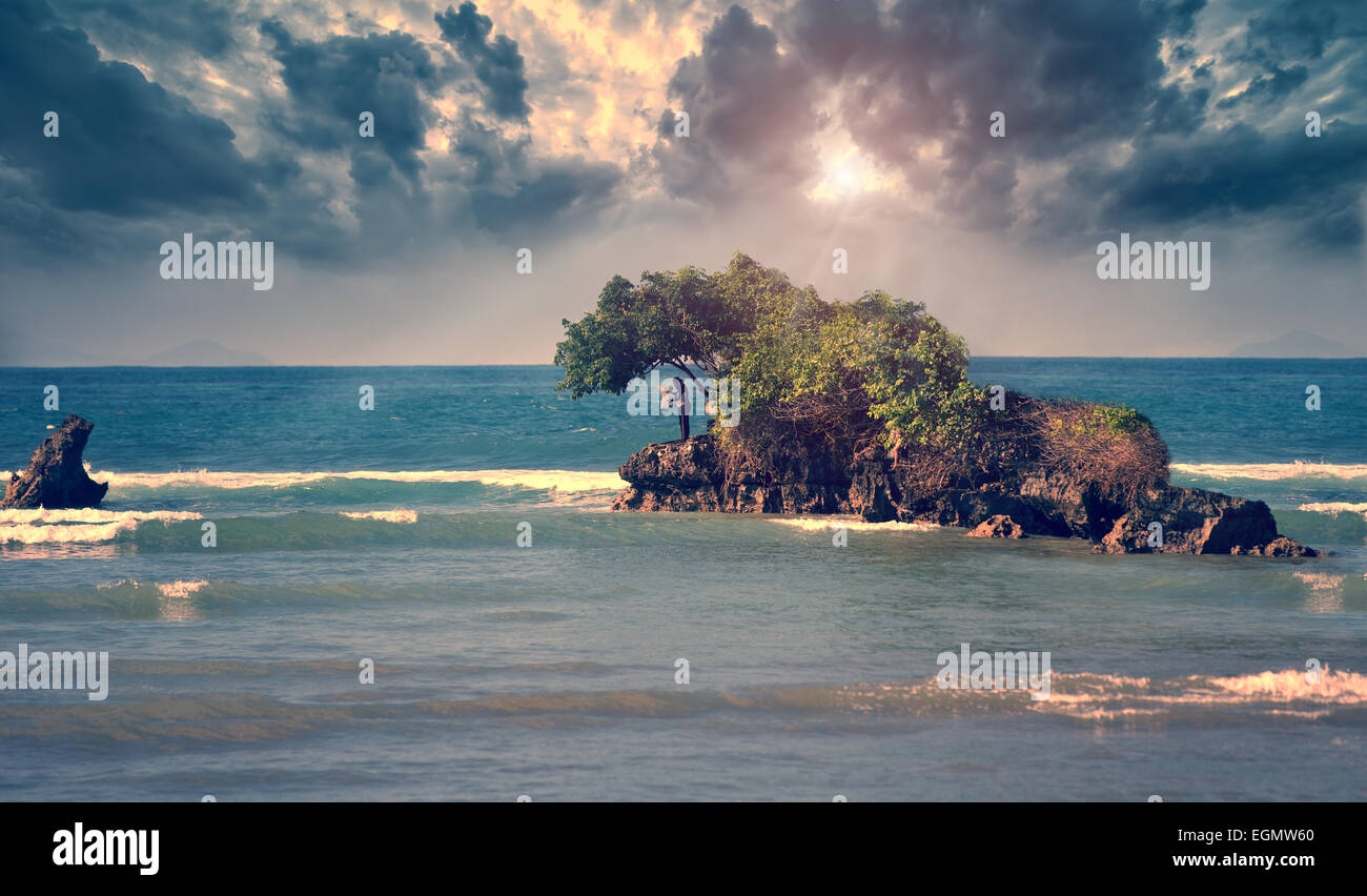 Island in the ocean hi-res stock photography and images - Alamy