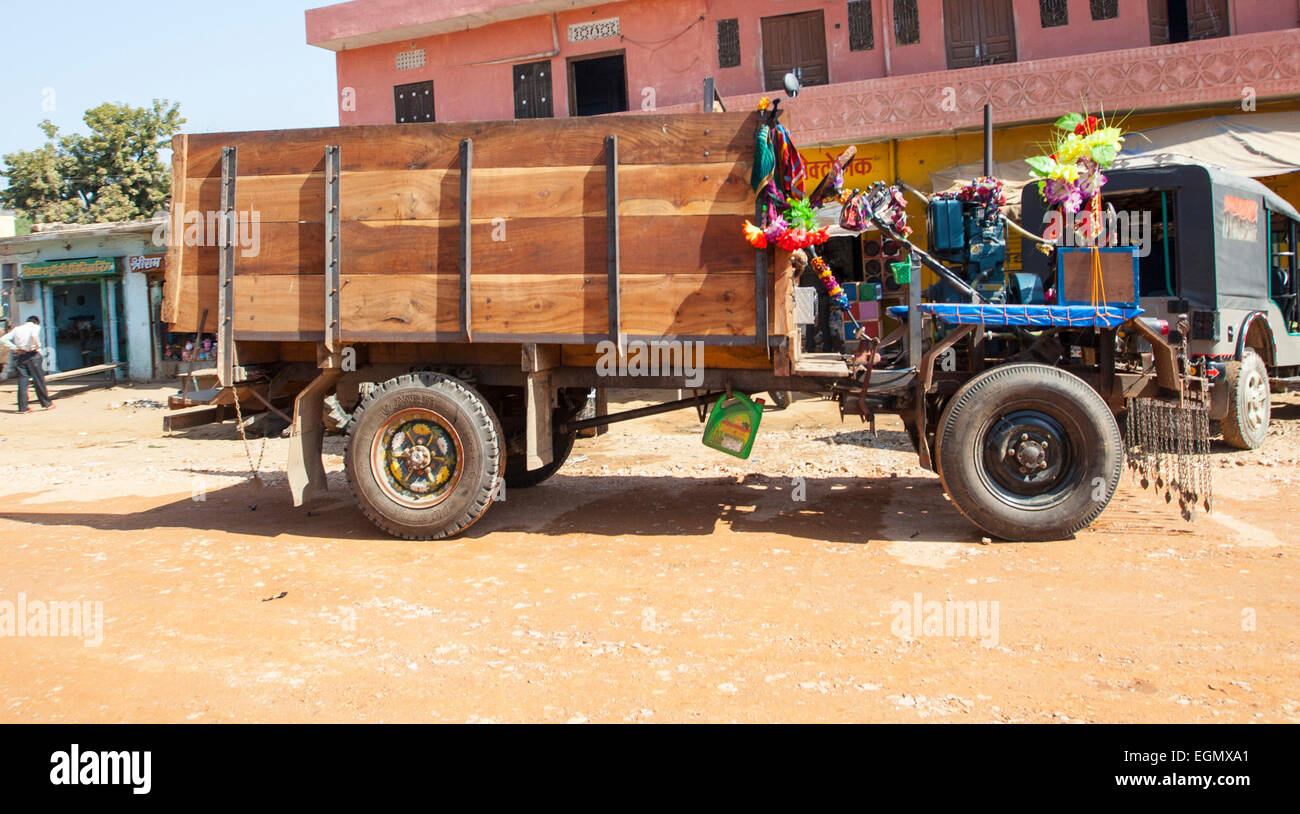 Open lorry hi-res stock photography and images - Alamy