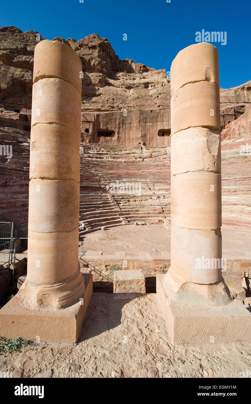 Two pillars hi-res stock photography and images - Alamy