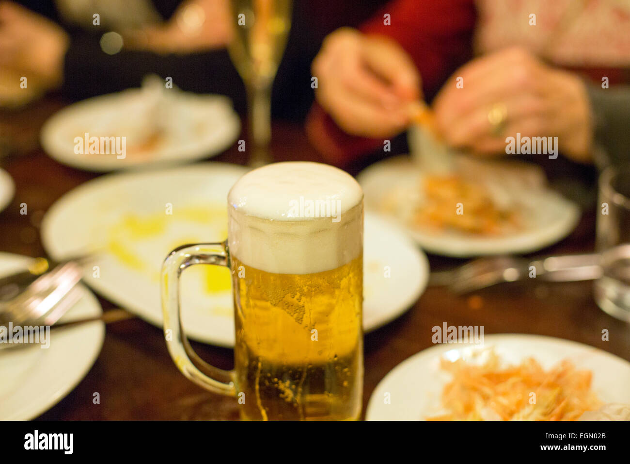 Frothy beer head on table prawns Stock Photo - Alamy