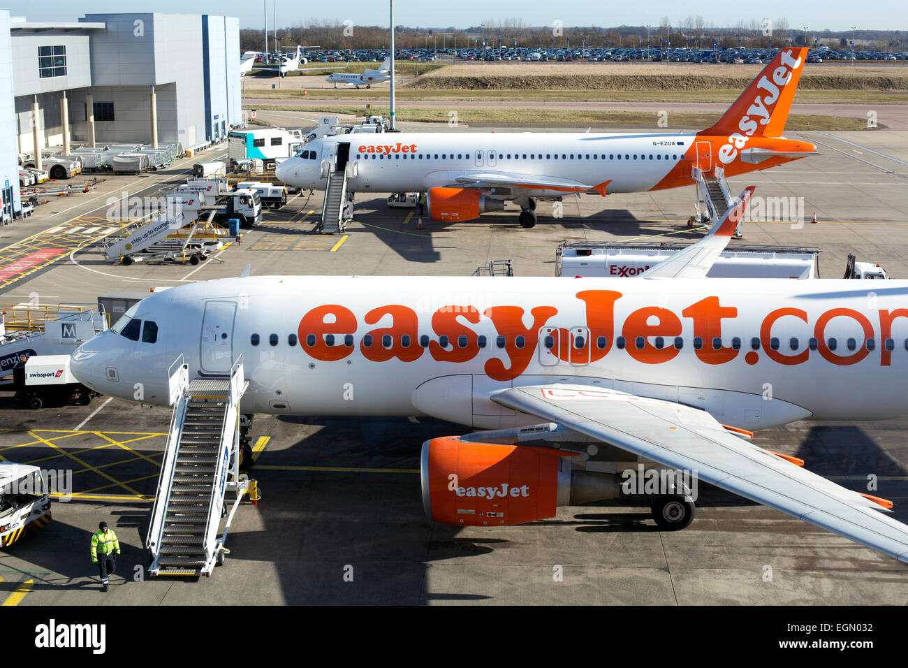 Easyjet plane aeroplanes at Luton airport Stock Photo - Alamy
