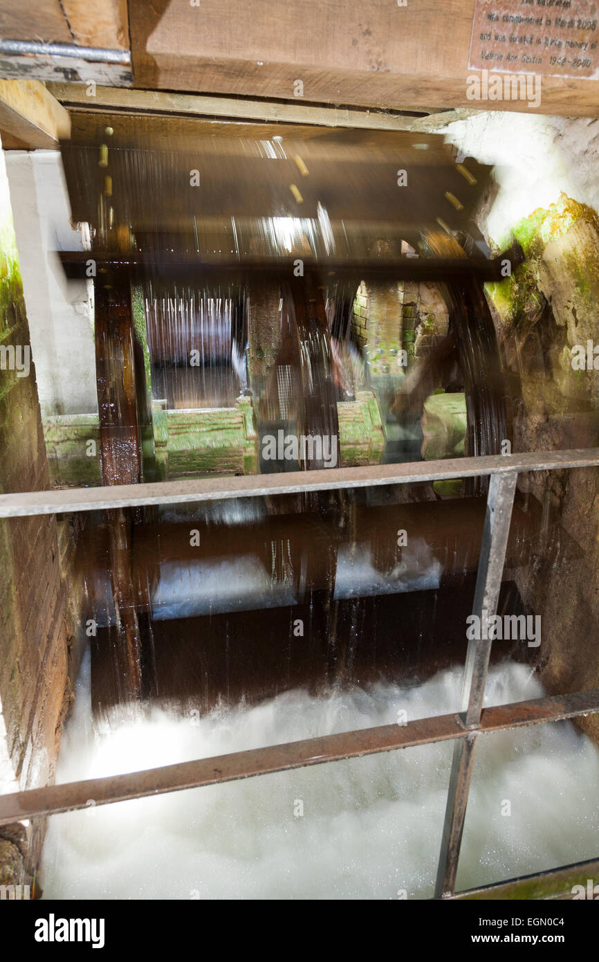 Mechanical Spinning Wheel High Resolution Stock Photography and Images ...