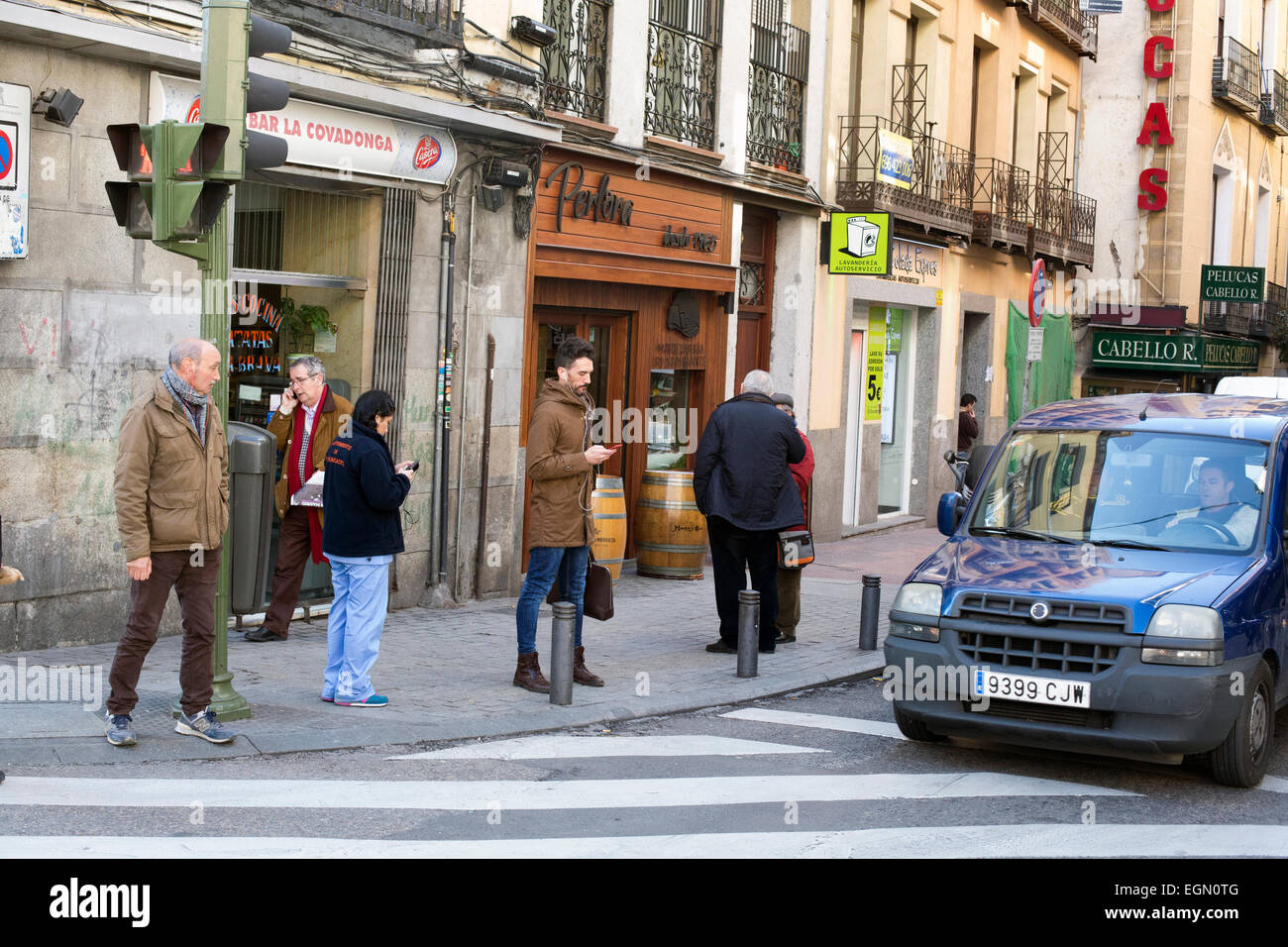 street scene people mobile phones talk text phone Stock Photo - Alamy
