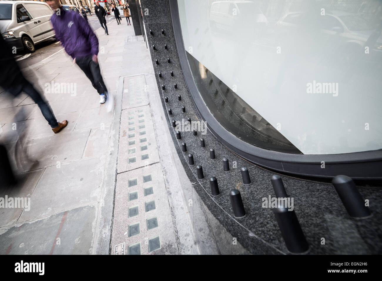 Anti homeless architecture hi-res stock photography and images - Alamy