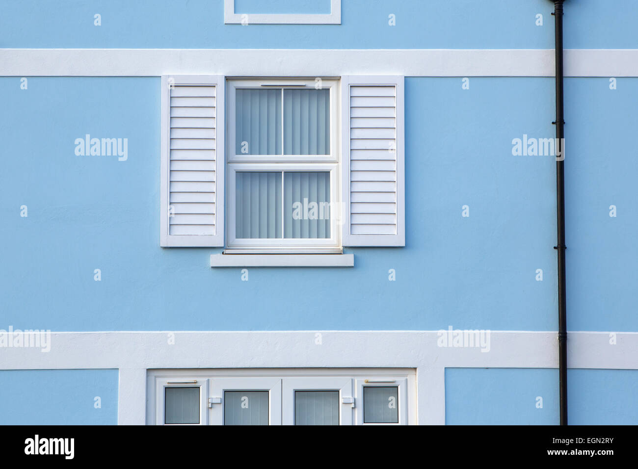 Blue window panes hi-res stock photography and images - Alamy