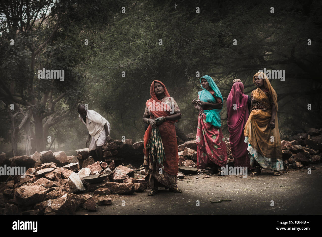 Mason Women in a village near Udaipur (Rajasthan Stock Photo - Alamy