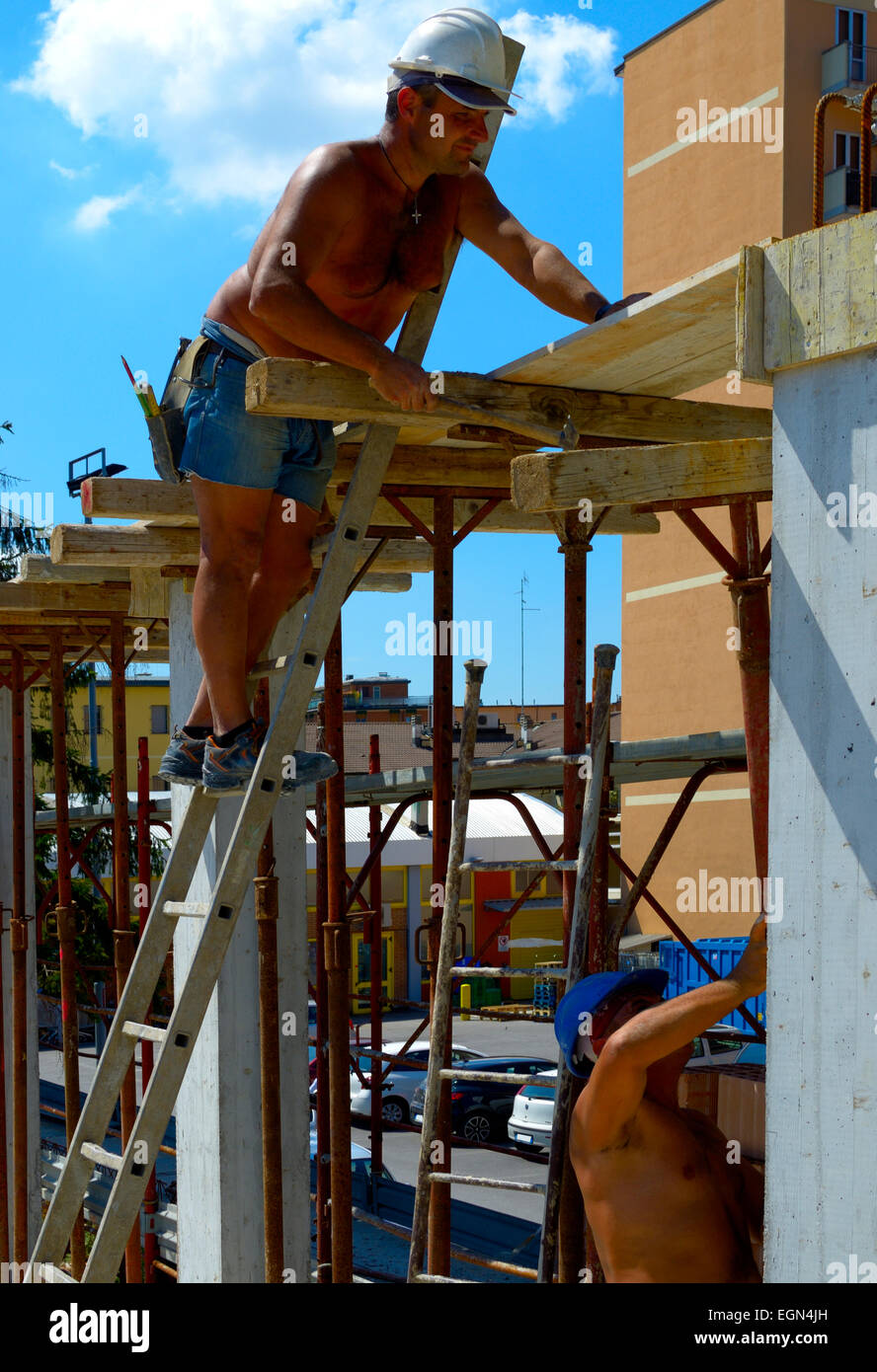 Construction workkers concrete slab structure Stock Photo - Alamy