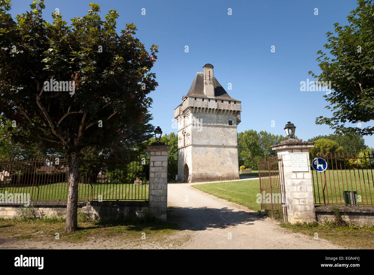 Small chateau hi-res stock photography and images - Alamy