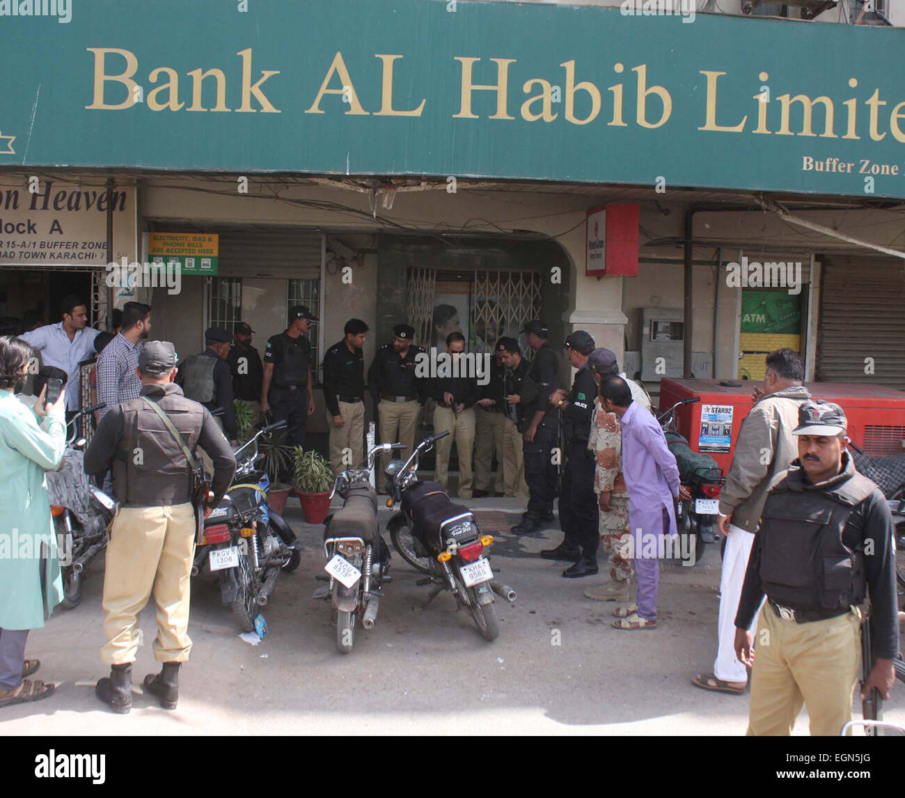 Bank robberies hi-res stock photography and images - Alamy