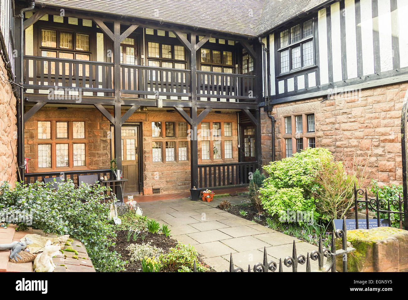 Alms houses house hi-res stock photography and images - Alamy