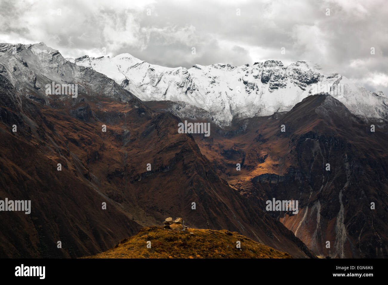 Bhutan mountains hi-res stock photography and images - Alamy