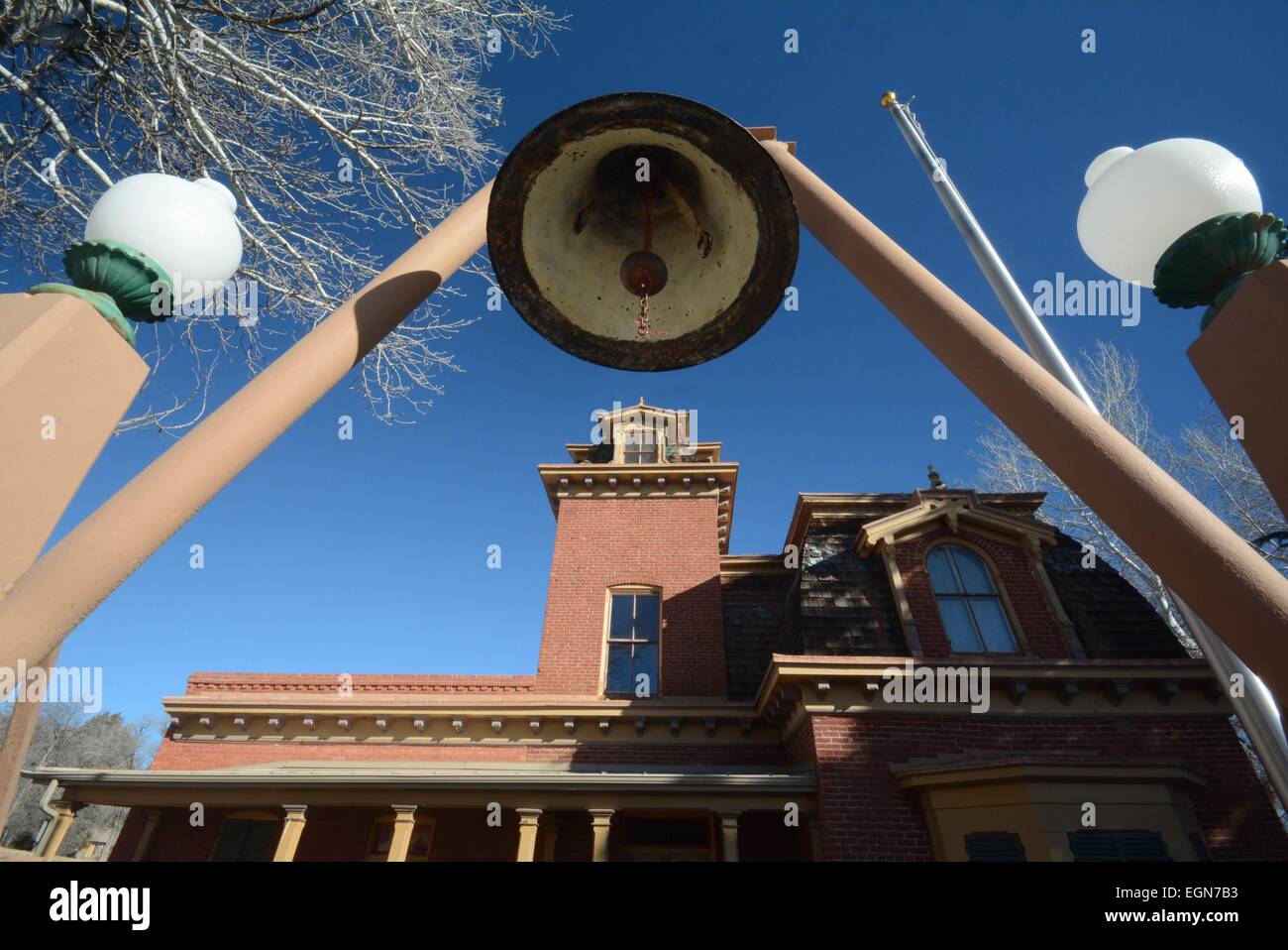 Old lamp posts hi-res stock photography and images - Alamy